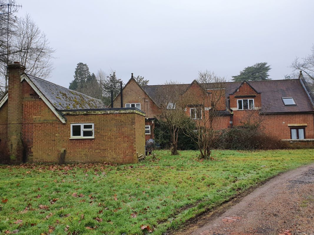 House sold through auction in Rowfant House, Wallage Lane, Rowfant ...