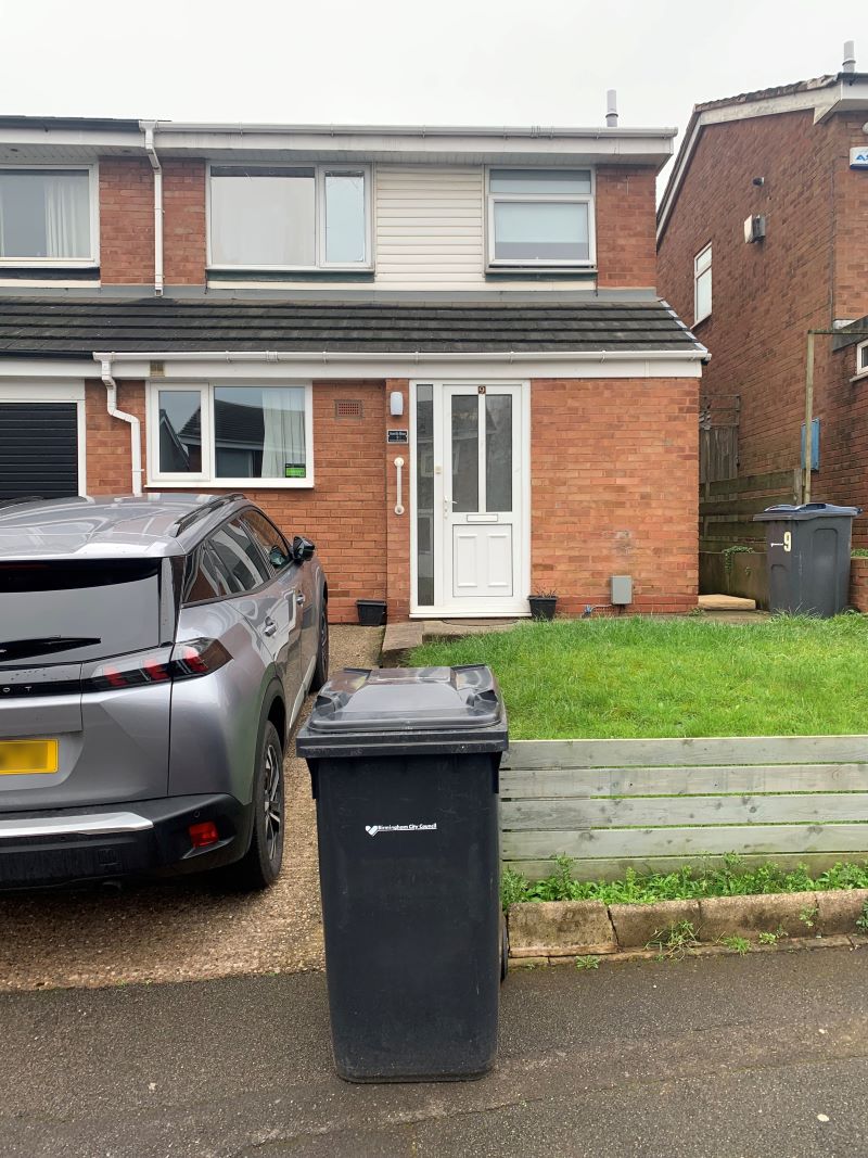 House postponed with 3 bedrooms through auction in 9 Grenville Drive ...