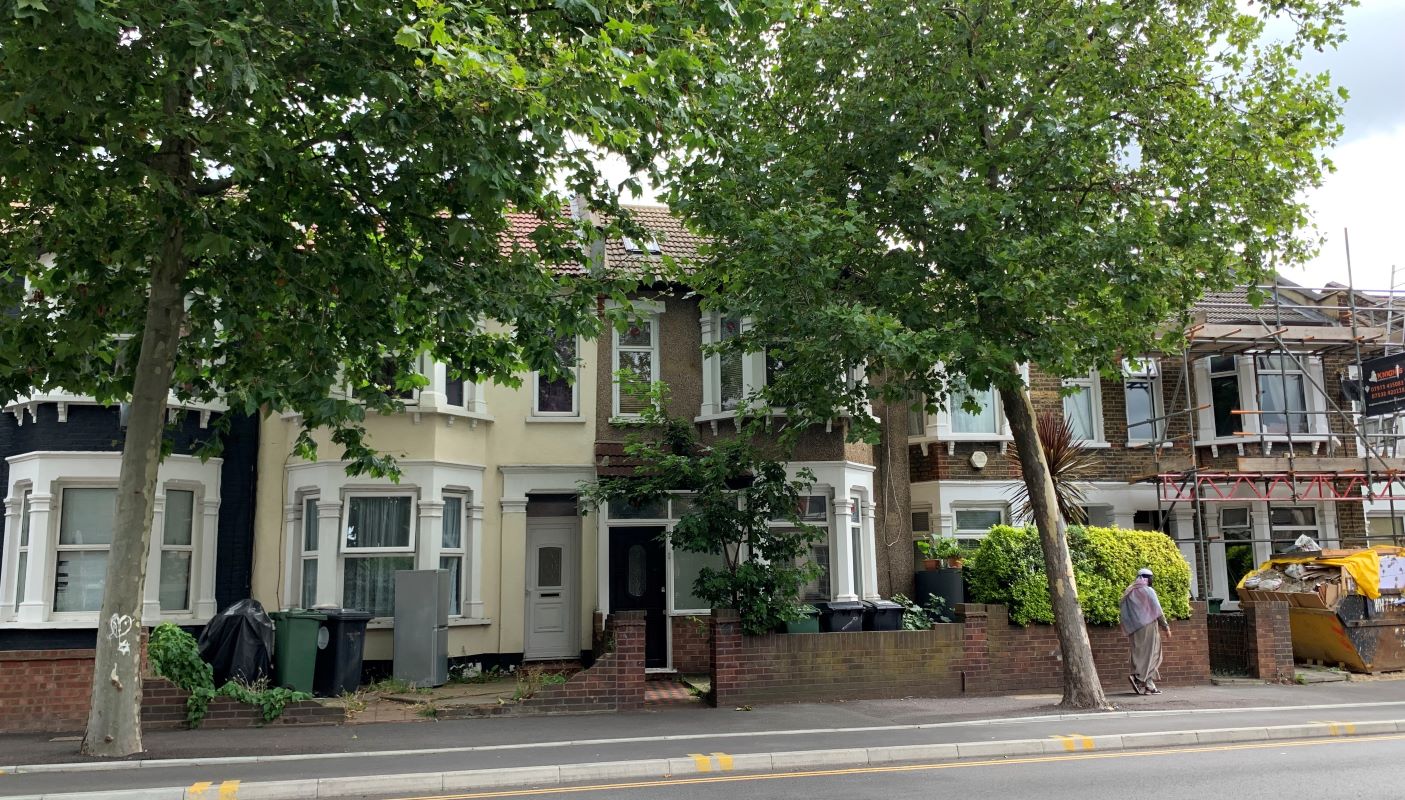 Flat withdrawn with 3 bedrooms through auction in 257b Markhouse Road ...