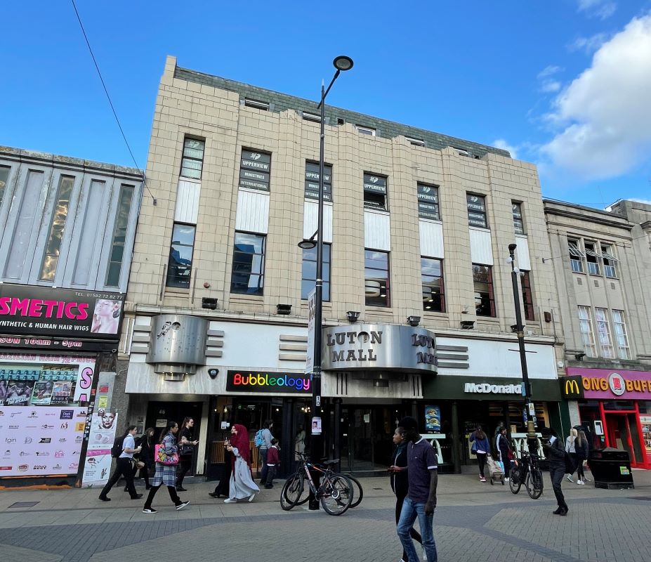 Retail sold through auction in Luton Mall, 46 George Street, Luton ...