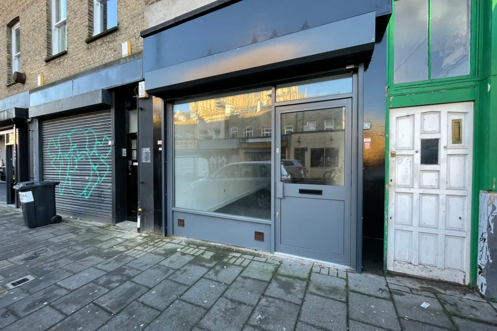 Retail under offer in 190 Well Street, Hackney, E9 6QT from 432 to 432 ...