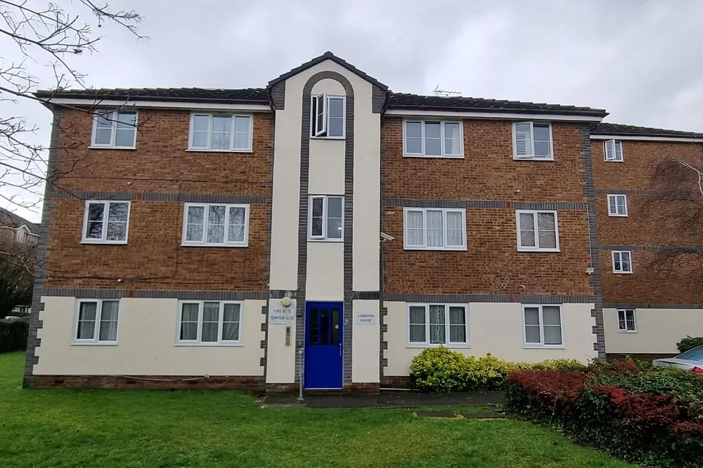 Flat sold with 1 bedroom through auction in 61 Tennyson Close, Scotland ...